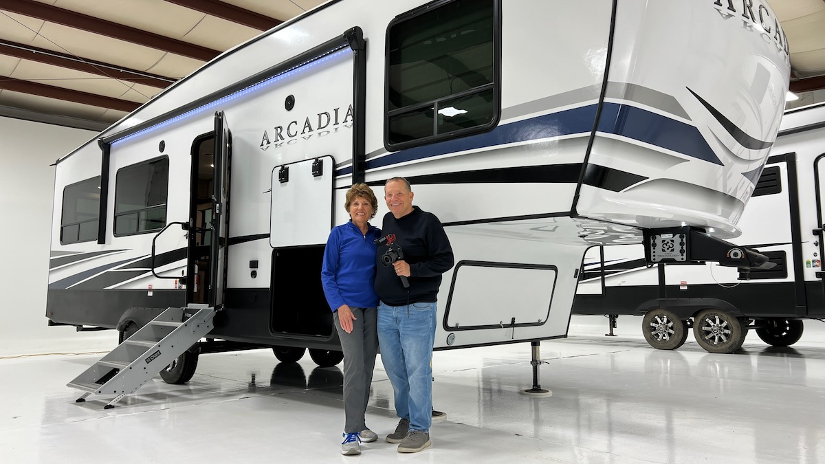 The Best RVs for Retired Couples - WEnRV travel news, products, and ...